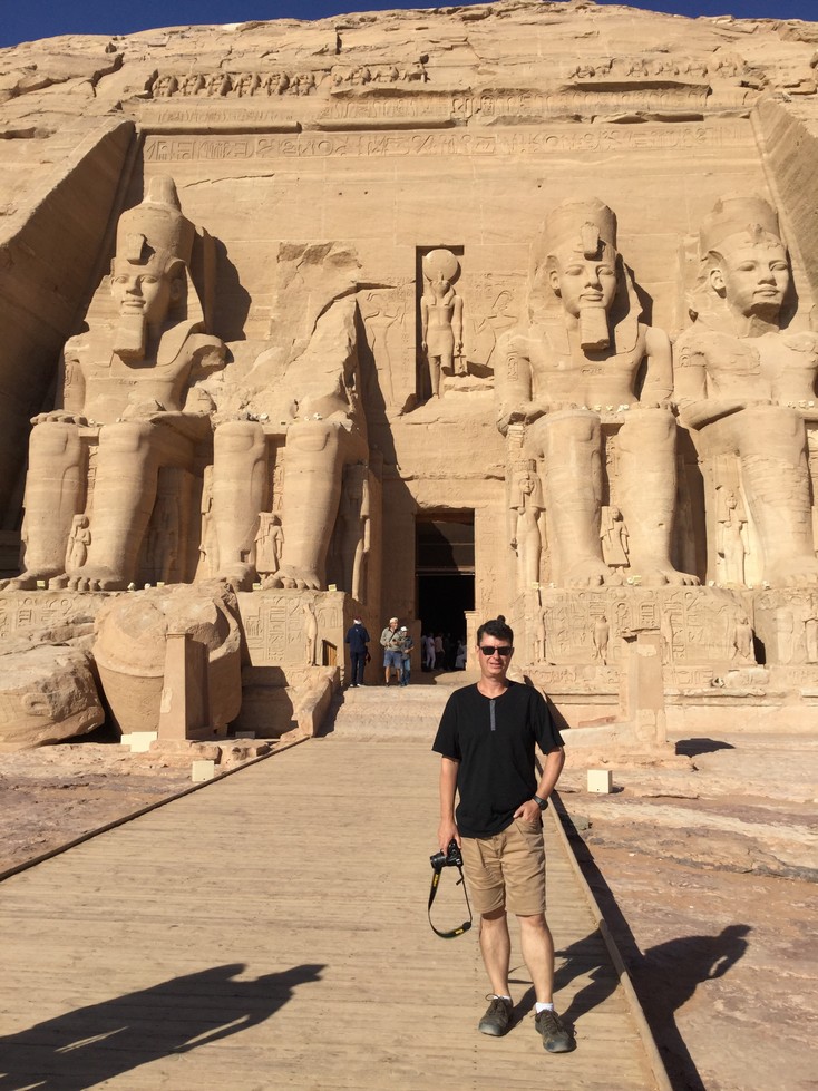 A drive through the desert to reach the two great temples at Abu Simbel ...