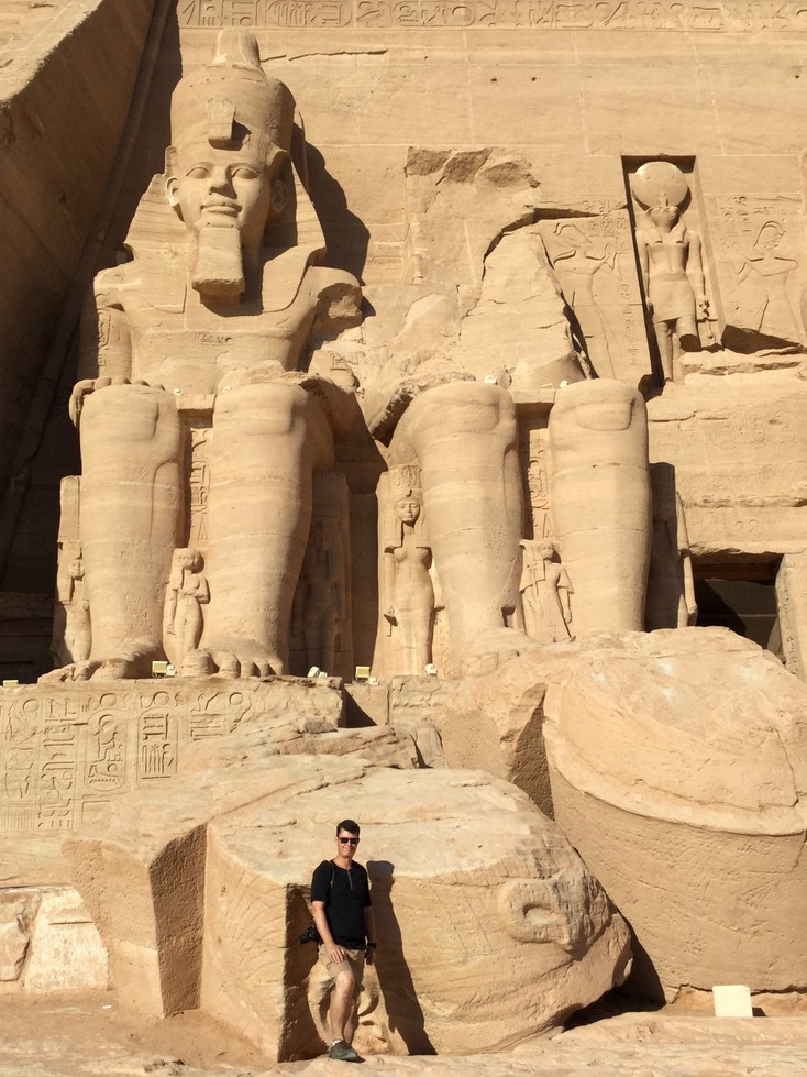 A drive through the desert to reach the two great temples at Abu Simbel ...